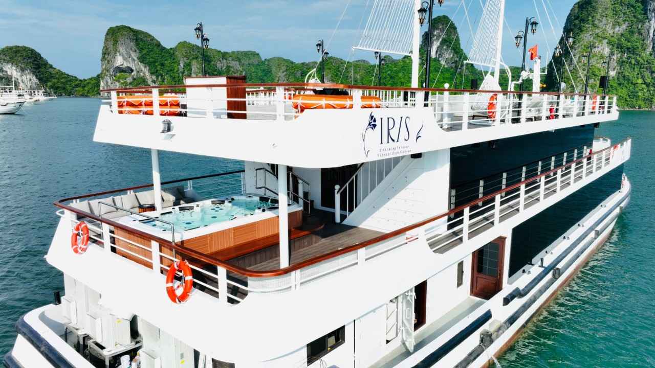 Tổ chức sự kiện, tiệc cưới trên du thuyền Iris Cruise 1 ngày giá cực tốt